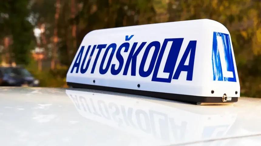 Drágul és bonyolódik a jogosítványszerzés | Szabad Újság